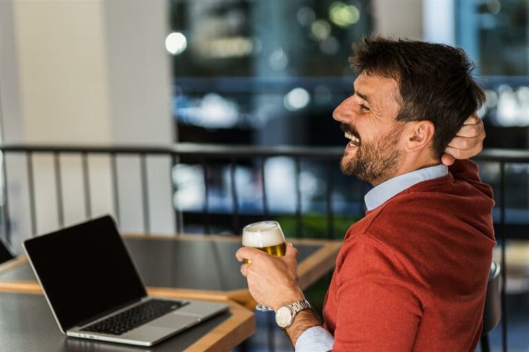 Can you dismiss an employee for being drunk at work? - rradar